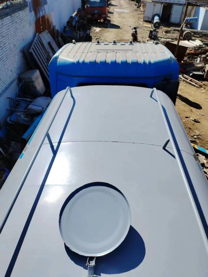 스프링클러 트럭 카민즈 엔진 이용된 물 탱크차 20m3은 탱커 트럭을 사용했습니다